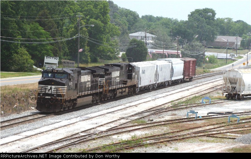 NS 9479 leads a heavy train into yard on 5-29-06